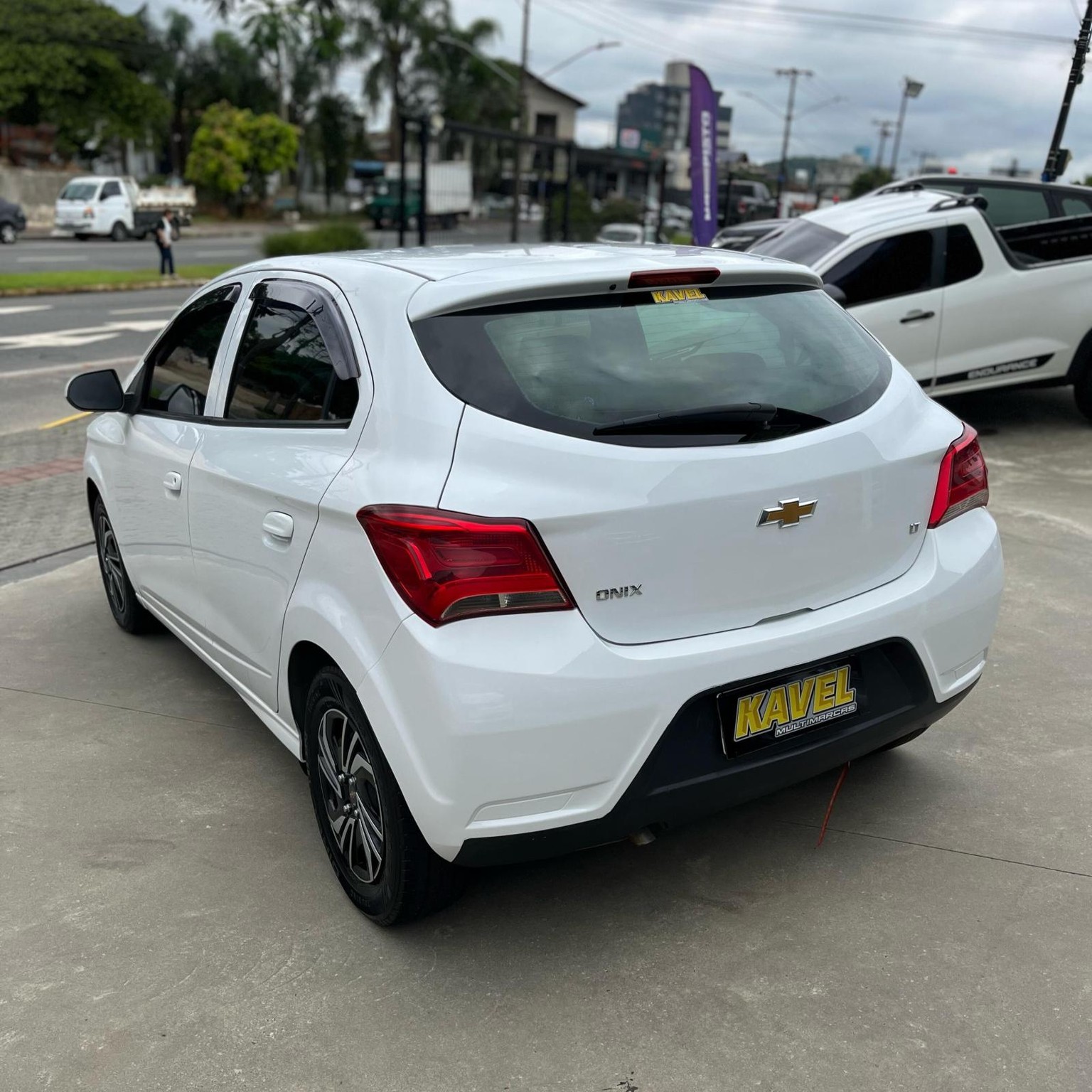 Chevrolet Onix HATCH LT 1.0 8V FlexPower 5p Mec. - 49.900 - Joinville ...