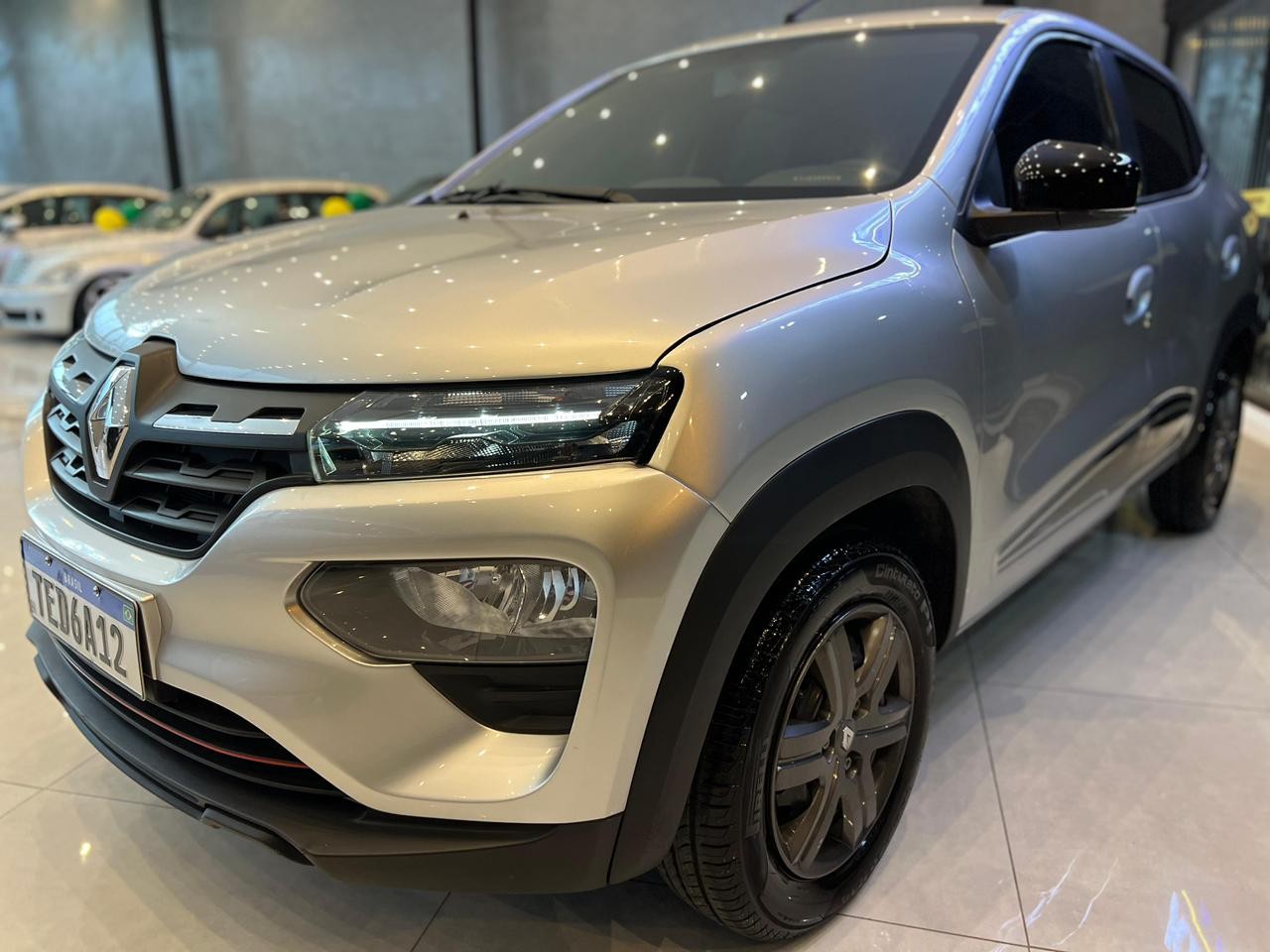 Renault Kwid Intense 1.0 Flex 12V 5p Mec. - 66.900 - Joinville - 047 Carros